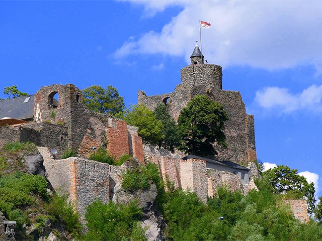 Burg Saarburg in Rheinland-Pfalz (Ruine, Spornburg) - Burgenarchiv.de